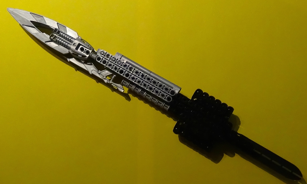 "Butter Knife" - The Hand-Sized LEGO Weapon - Lego Creations - The TTV ...