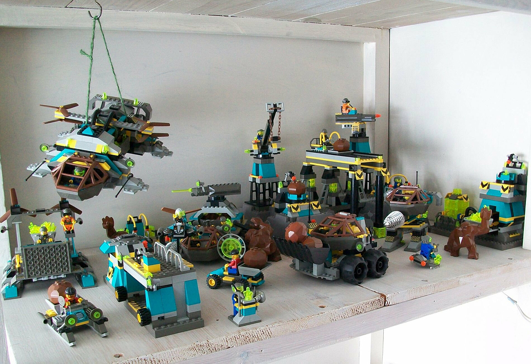 Have anyone ever tried to make instructions for the LEGO Rock Raiders ...