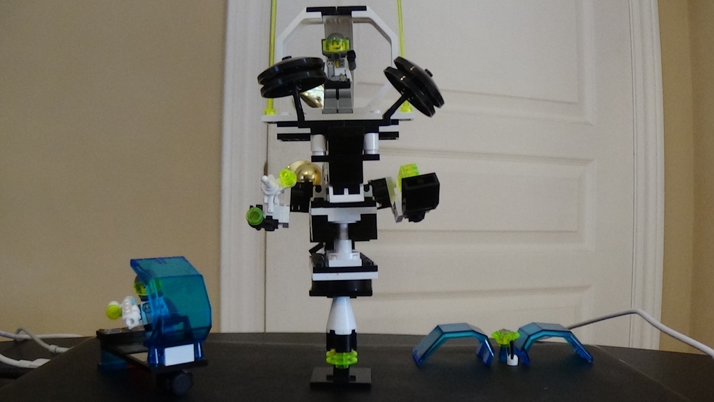 Spookum Mc. Dukem - 6899 ALT BUILD (Waj's First System MOC) - Lego ...