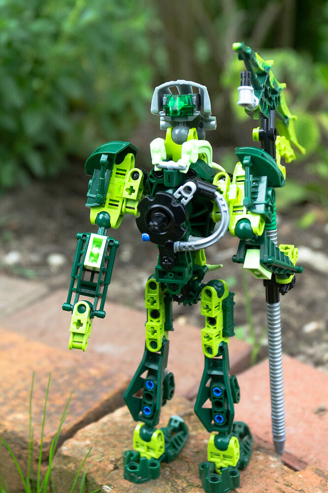 Lariska and Toa Nidhiki Mocs - Lego Creations - The TTV Message Boards